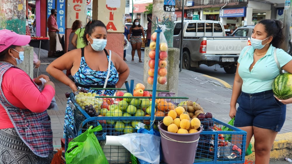 Empleo informal en el Perú crece a 76.8% en 2021, la tasa más alta en ...