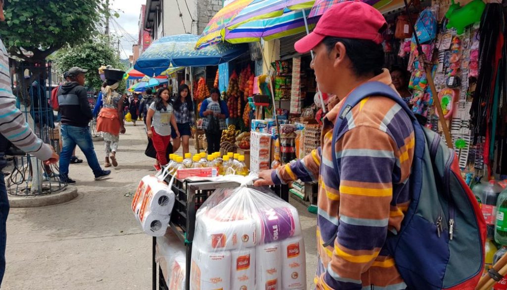 Empleo informal en el Perú crece a 76.8% en 2021, la tasa más alta en ...