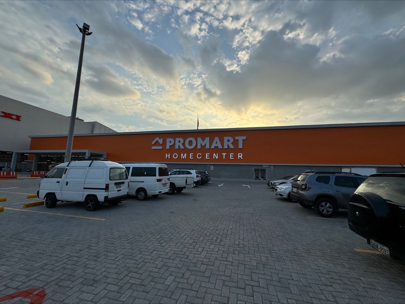 Peruana Promart abrió las puertas de su primera megatienda en Ecuador