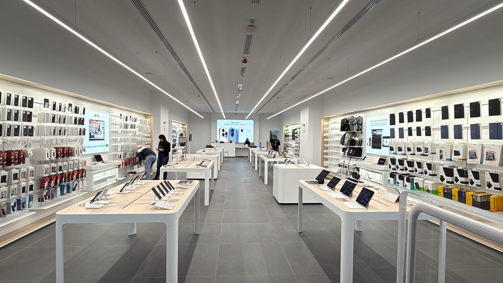 iShop inaugura nueva tienda de formato premium en un concurrido centro comercial de Lima