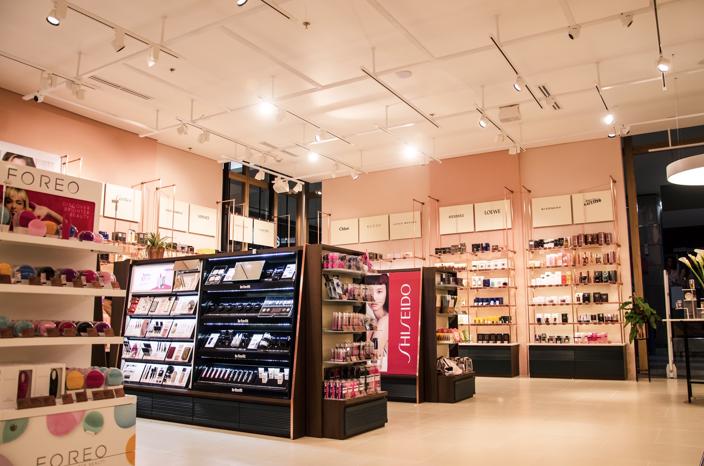 Peruana Lindcorp, dueña de Tambo y Aruma, adquiere grupo de belleza ...