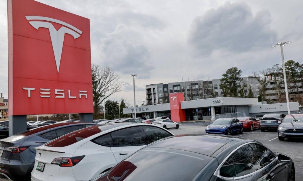 Tesla aterriza en Chile: registra su marca y busca personal para ...