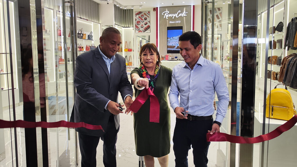 Renzo Costa reabre una de sus tiendas icónicas en Lima y anuncia ...