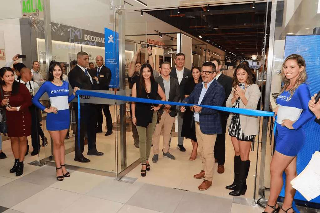 Cassinelli inaugura su primera tienda en un centro comercial y abrirá dos más este año
