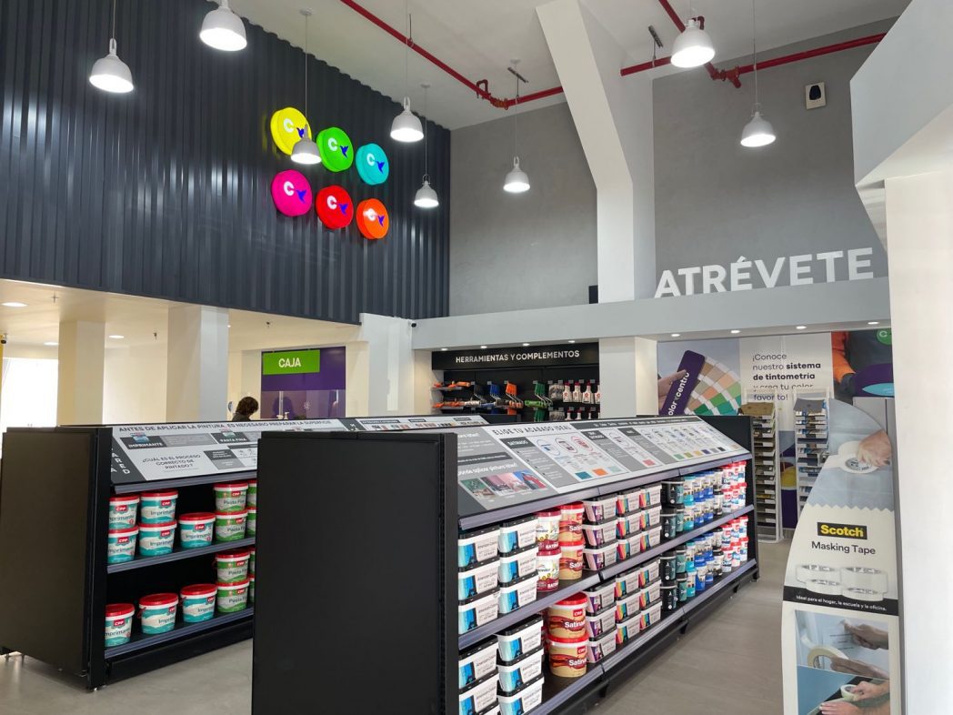 Color Centro renueva su tienda principal con pantallas interactivas y ...