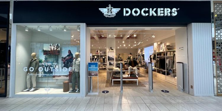 Marca estadounidense Dockers abre su tienda más grande del Perú en ...