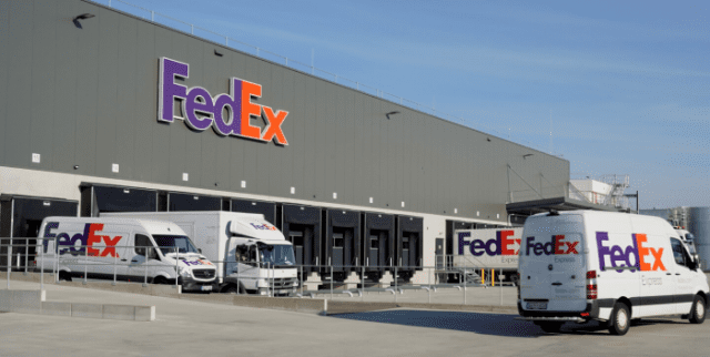 FedEx se sube a la ola de despidos: echará a más del 10% de sus ...