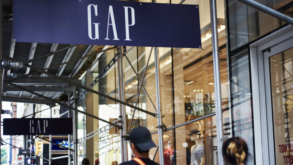 Covid-19: Gap pierde 932 millones de dólares en el primer trimestre del ...