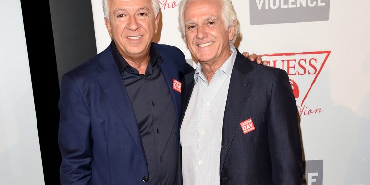 Inversores de Guess exigen a la marca despedir a sus fundadores por ...