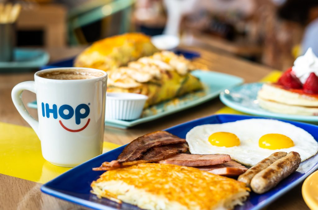 Conoce por dentro el primer restaurante de IHOP en el Perú