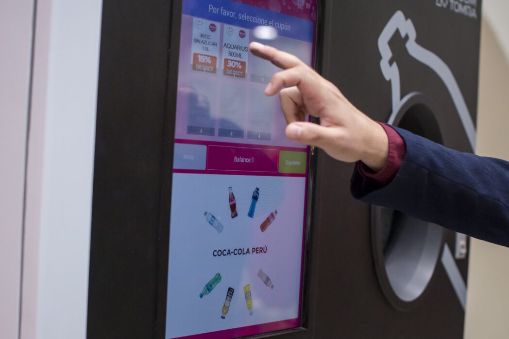 Conoce a EcoBox, la máquina que te premia por reciclar