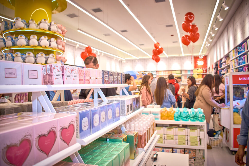 Miniso impulsa su crecimiento y finalizará el año con 33 tiendas: ¿Cuál ...