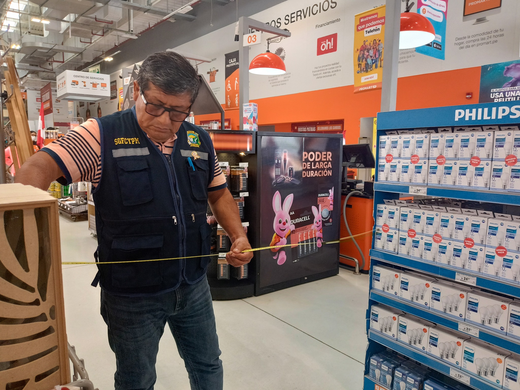 Imponen multas a PlazaVea y Promart por obstaculizar el paso peatonal