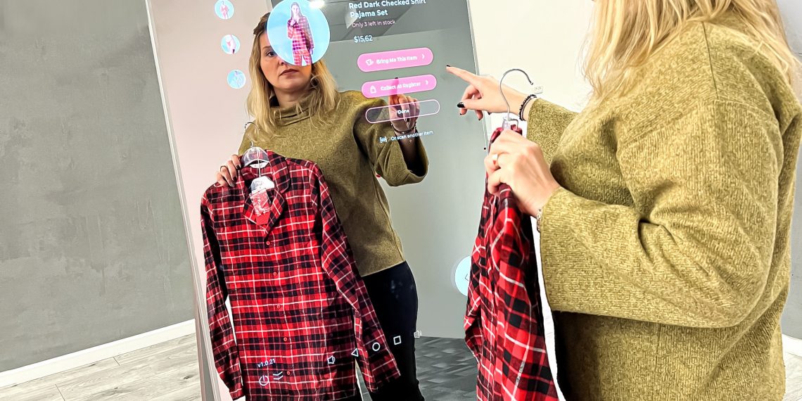 Este espejo interactivo con Inteligencia Artificial permite ...