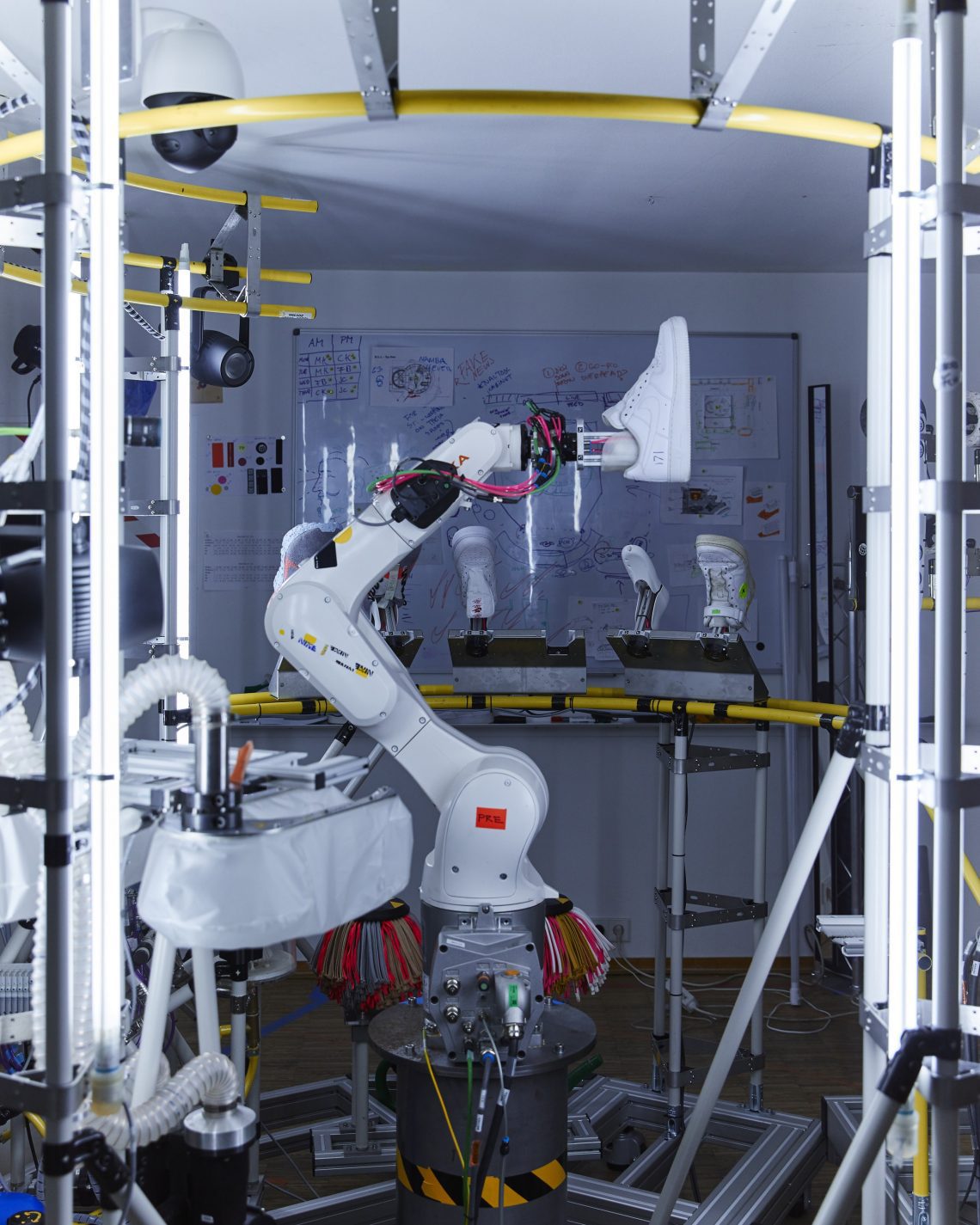 Nike presenta a su robot que alarga la vida de las zapatillas