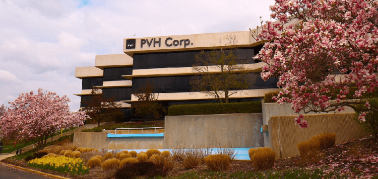 PVH (Tommy Hilfiger) se hunde en el segundo trimestre y recortará 10% de su personal