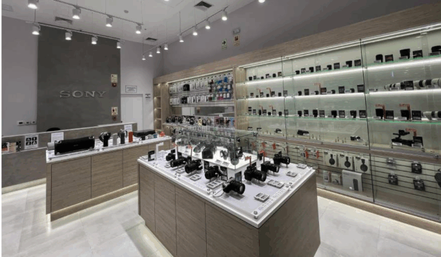 Sony reinaugura tienda en conocido centro comercial de Lima con un ...
