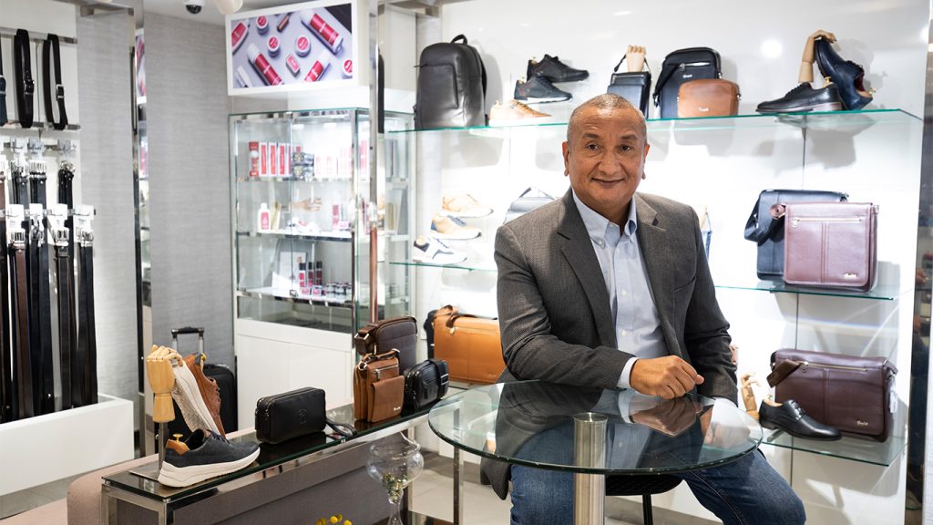 Renzo Costa celebra Bodas de Oro: Ingreso a Italia e impulso de marca a ...