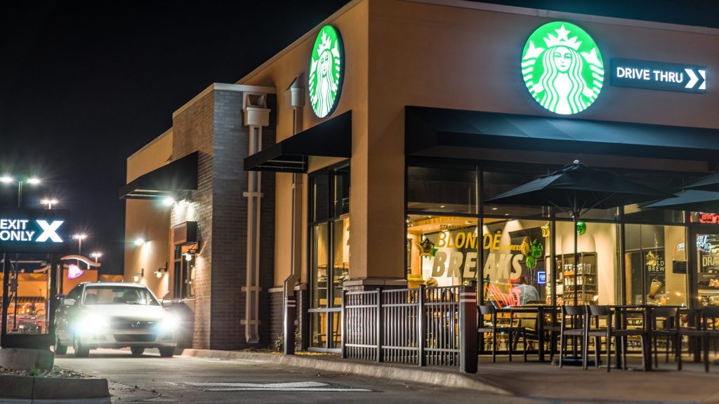 Perú: Starbucks presentará servicio “Drive-Thru” y remodela locales