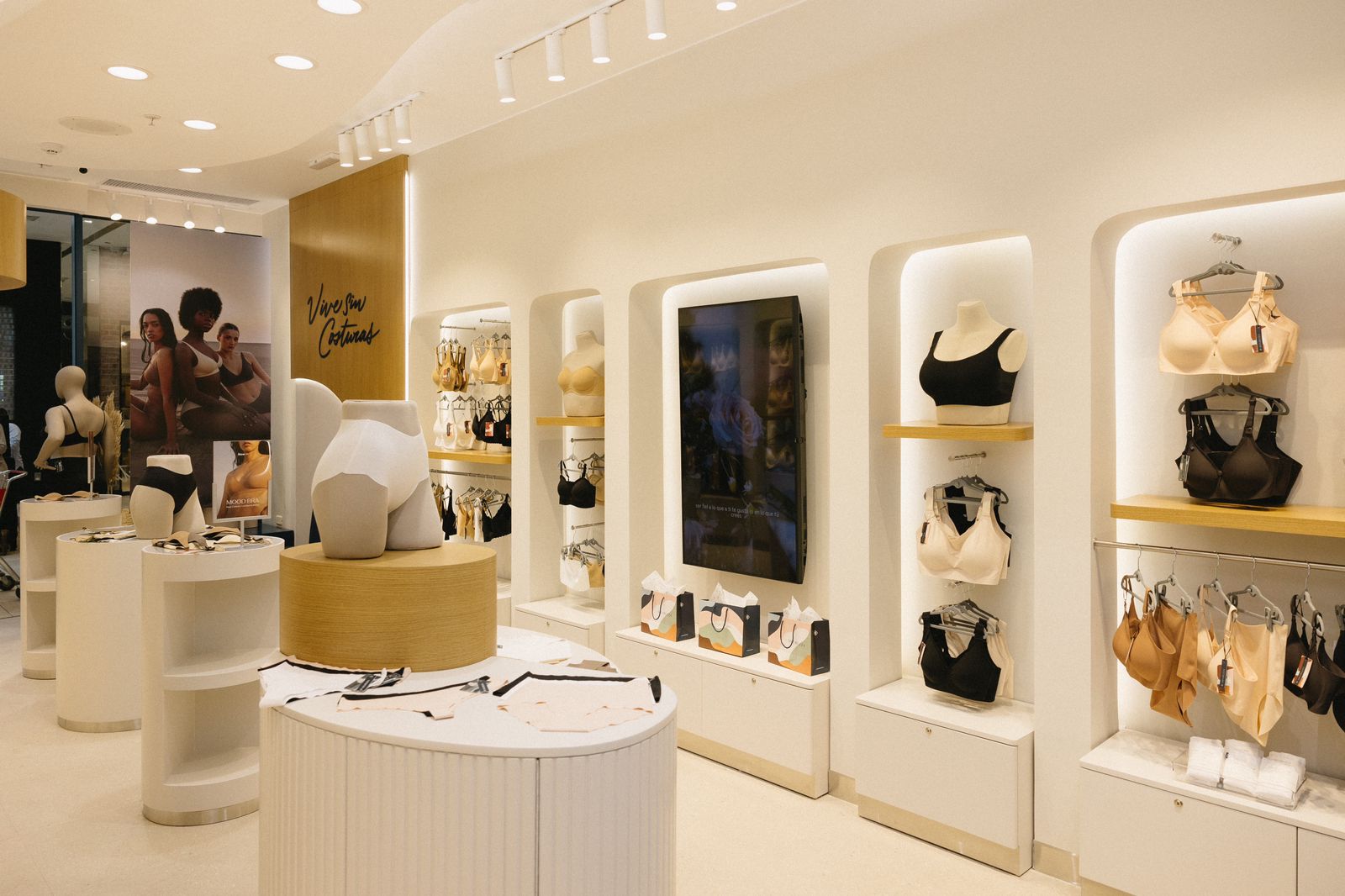 Sicurezza inaugura dos nuevas tiendas en concurridos centros ...