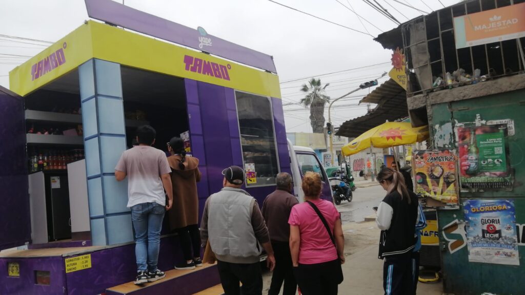 Yape innova con paraderos que ofrecen ofertas exclusivas y un Tambo ...