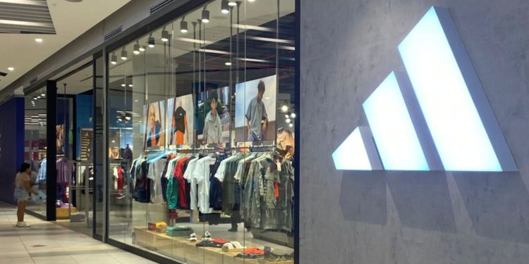 Adidas inaugura su tienda número 55 en concurrido centro comercial de ...