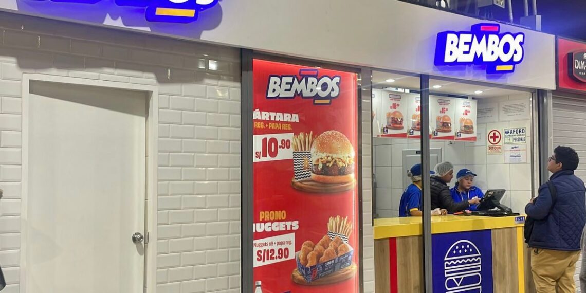 Bembos innova al instalar food trucks en conocidas universidades limeñas
