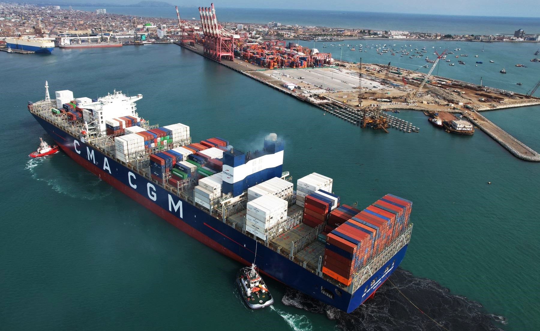 Callao: Perú recibe al buque más grande de su historia y marca el ...