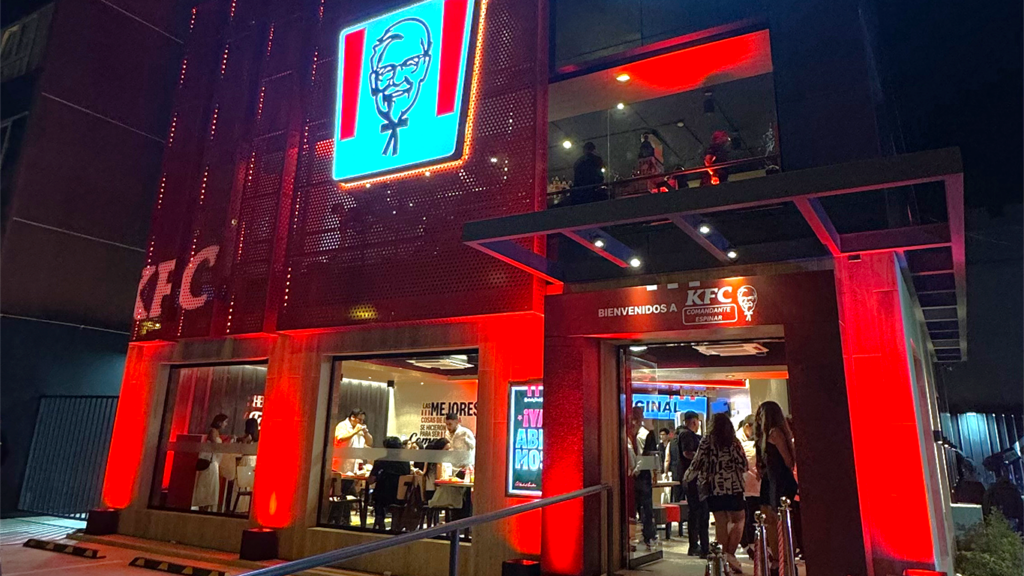 KFC reinaugura dos de sus locales icónicos en Lima con innovadora experiencia digital