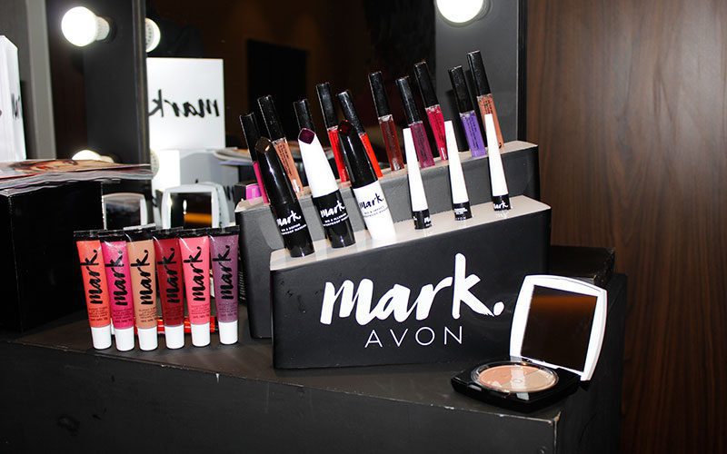 Avon lanza su nueva marca de maquillaje ‘Mark’