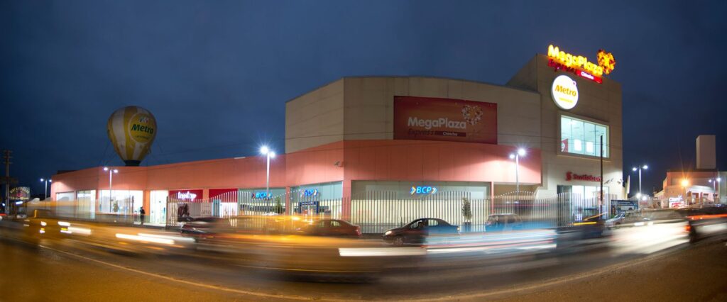 ¿Cuál es la estrategia de crecimiento de MegaPlaza?