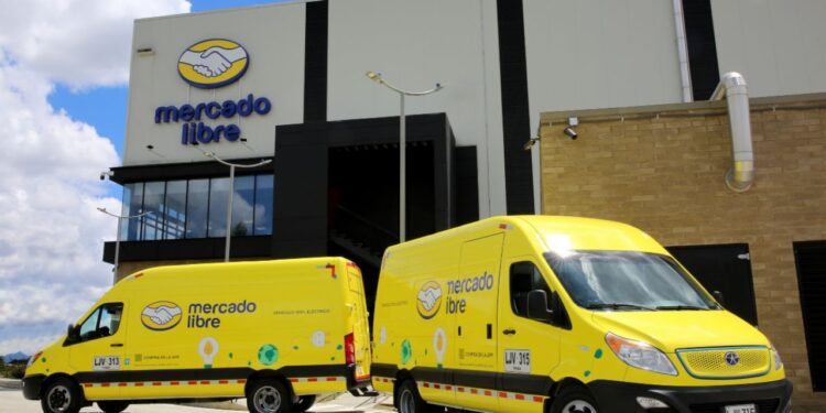 ¿Tiembla Amazon? Mercado Libre abre su primer centro de distribución en ...