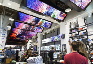 Conozca el Flagship Store de Oakley | Perú Retail