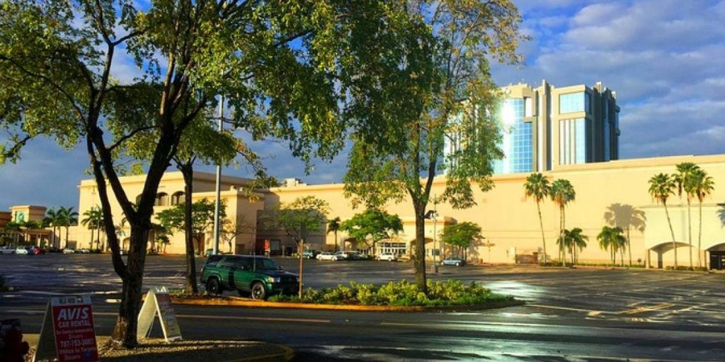 Plaza Las Américas abrió parcialmente sus tiendas en Puerto Rico