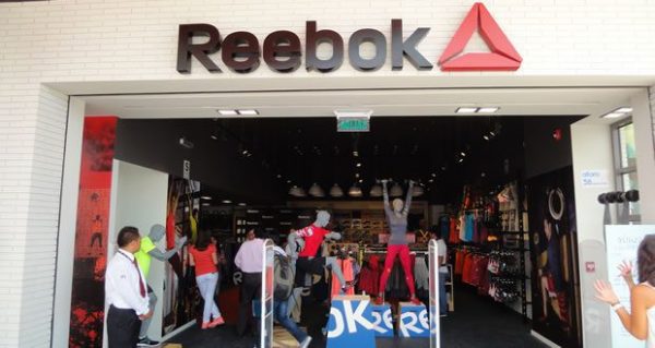 ¿Cuáles son las tiendas Reebok que generan mayores ventas en Perú?