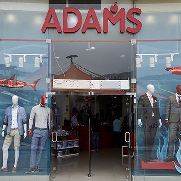 Tiendas Adams: la marca de hombres que sorprende en redes sociales