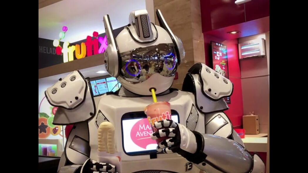 Mall Aventura: Willi, el robot que orientando a los clientes